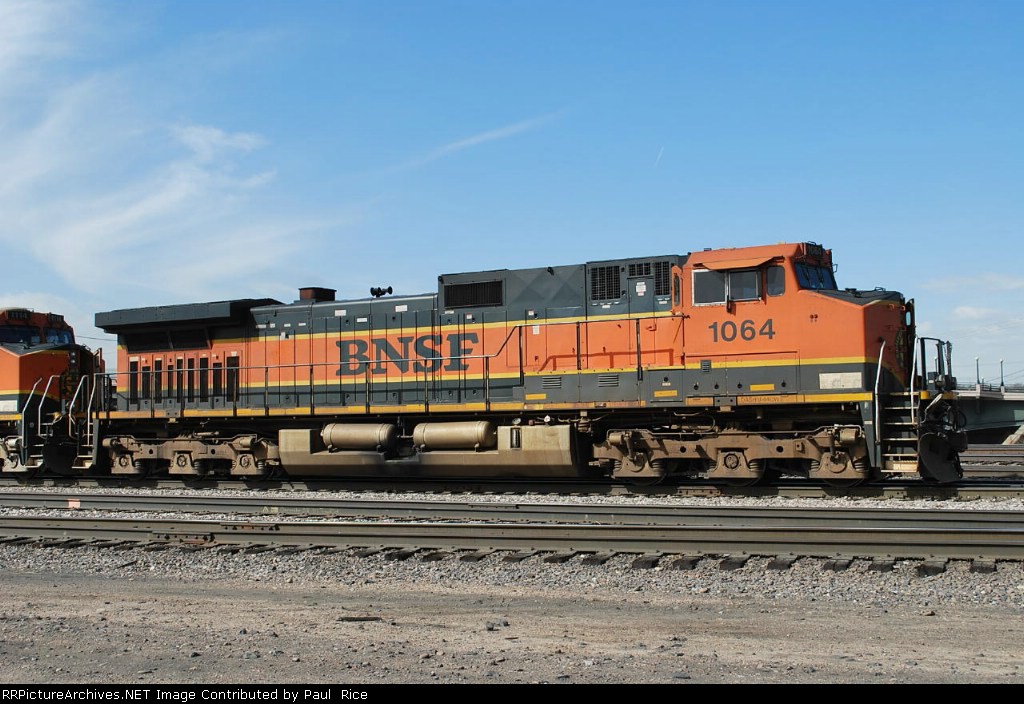 BNSF 1064